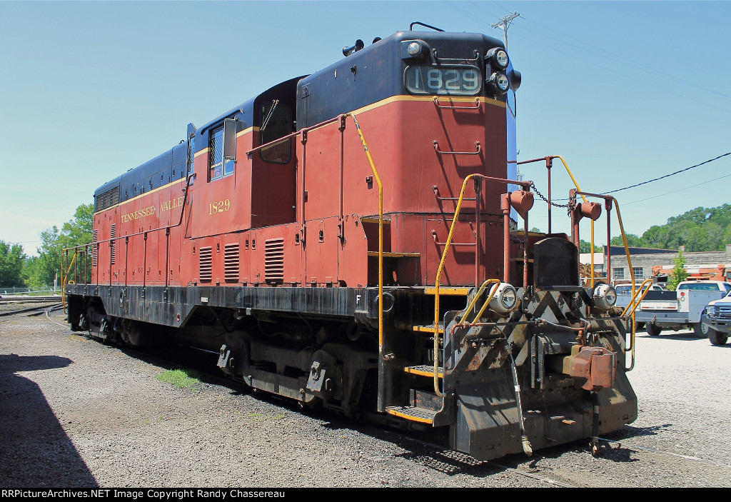 Locomotives: TVRM 1829(GP7)